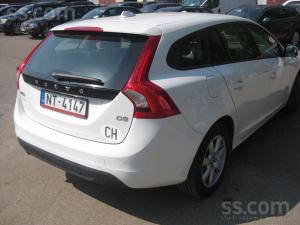 White Volvo V60 2011 in Riga, with an engine capacity of 2.00 L and mileage of 167 thousand km for 7250 €, photo 6 on AUTOMOTO.COM.LV