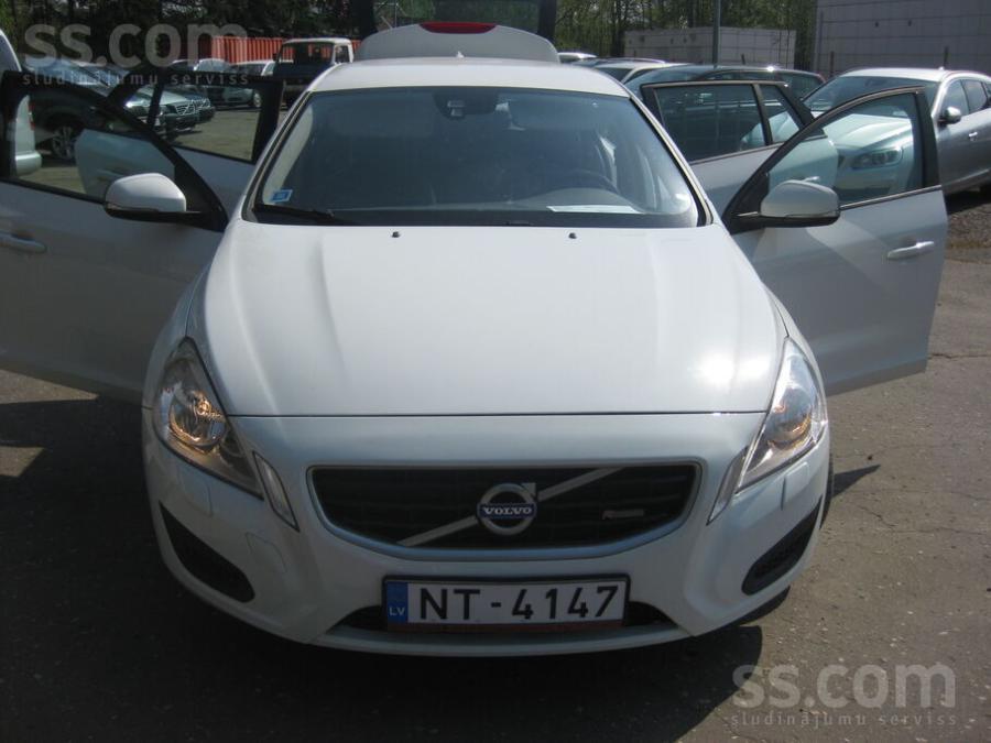 White Volvo V60 2011 in Riga, with an engine capacity of 2.00 L and mileage of 167 thousand km for 7250 €, photo 7 on AUTOMOTO.COM.LV