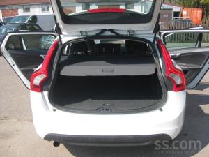 White Volvo V60 2011 in Riga, with an engine capacity of 2.00 L and mileage of 167 thousand km for 7250 €, photo 8 on AUTOMOTO.COM.LV