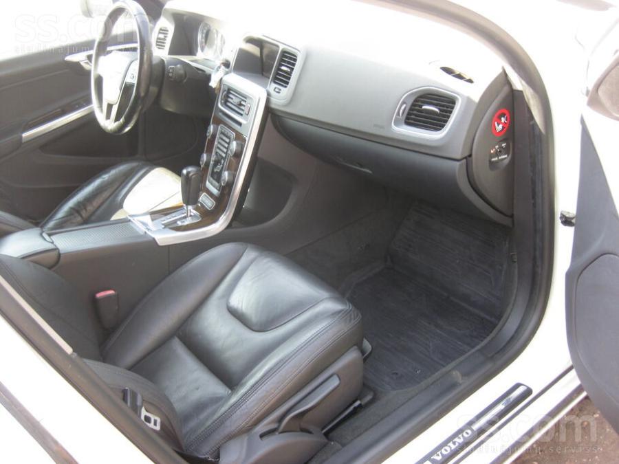 White Volvo V60 2011 in Riga, with an engine capacity of 2.00 L and mileage of 167 thousand km for 7250 €, photo 9 on AUTOMOTO.COM.LV