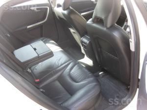 White Volvo V60 2011 in Riga, with an engine capacity of 2.00 L and mileage of 167 thousand km for 7250 €, photo 10 on AUTOMOTO.COM.LV