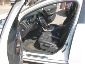 White Volvo V60 2011 in Riga, with an engine capacity of 2.00 L and mileage of 167 thousand km for 7250 €, photo 13 on AUTOMOTO.COM.LV