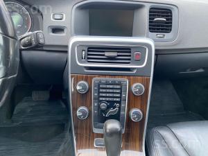 White Volvo V60 2011 in Riga, with an engine capacity of 2.00 L and mileage of 167 thousand km for 7250 €, photo 20 on AUTOMOTO.COM.LV