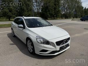 Balts Volvo V60 2011 Ogre, ar dzinēja tilpumu 2.40 L un nobraukumu 207 tūkst. km par 7899 €, foto  vietnē AUTOMOTO.COM.LV