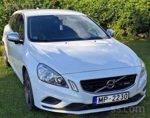 Balts Volvo V60 2011 Rīga, ar dzinēja tilpumu 2.00 L un nobraukumu 336 tūkst. km par 5800 €, foto  vietnē AUTOMOTO.COM.LV
