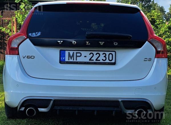 Balts Volvo V60 2011 Rīga, ar dzinēja tilpumu 2.00 L un nobraukumu 336 tūkst. km par 5800 €, foto 2 vietnē AUTOMOTO.COM.LV