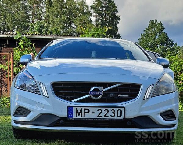 Balts Volvo V60 2011 Rīga, ar dzinēja tilpumu 2.00 L un nobraukumu 336 tūkst. km par 5800 €, foto 3 vietnē AUTOMOTO.COM.LV