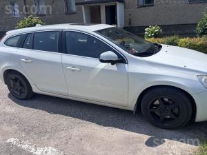 White Volvo V60 2011 in Talsi, with an engine capacity of 2.40 L and mileage of 382 thousand km for 4770 €, photo  on AUTOMOTO.COM.LV