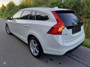 Balts Volvo V60 2011 Viļņa, ar dzinēja tilpumu 2.40 L un nobraukumu 275 tūkst. km par 6800 €, foto 4 vietnē AUTOMOTO.COM.LV