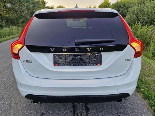Balts Volvo V60 2011 Viļņa, ar dzinēja tilpumu 2.40 L un nobraukumu 275 tūkst. km par 6800 €, foto 4 vietnē AUTOMOTO.COM.LV