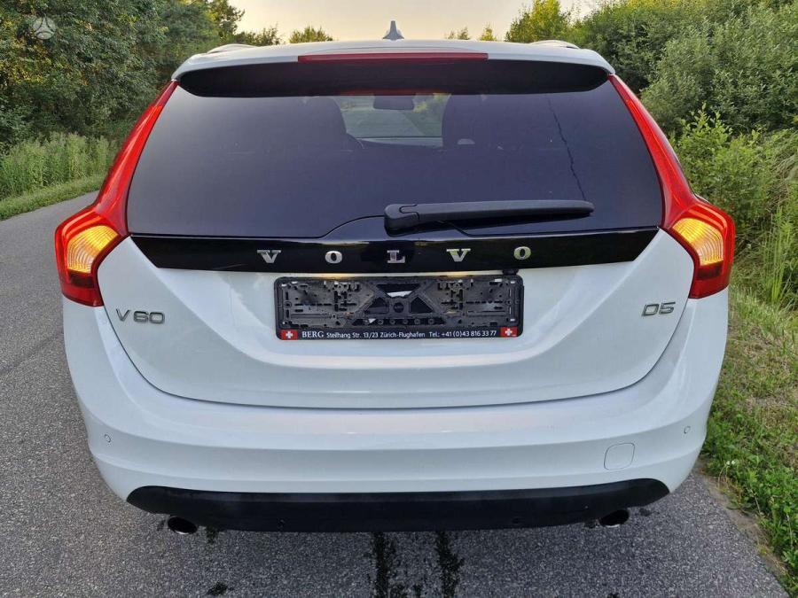 Balts Volvo V60 2011 Viļņa, ar dzinēja tilpumu 2.40 L un nobraukumu 275 tūkst. km par 6800 €, foto 5 vietnē AUTOMOTO.COM.LV