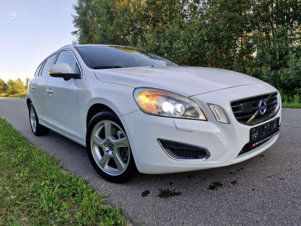 Balts Volvo V60 2011 Viļņa, ar dzinēja tilpumu 2.40 L un nobraukumu 275 tūkst. km par 6800 €, foto 6 vietnē AUTOMOTO.COM.LV