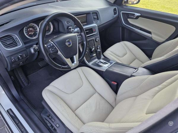Balts Volvo V60 2011 Viļņa, ar dzinēja tilpumu 2.40 L un nobraukumu 275 tūkst. km par 6800 €, foto 9 vietnē AUTOMOTO.COM.LV