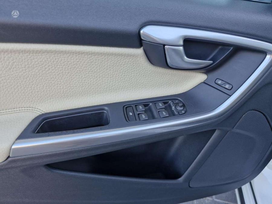 Balts Volvo V60 2011 Viļņa, ar dzinēja tilpumu 2.40 L un nobraukumu 275 tūkst. km par 6800 €, foto 13 vietnē AUTOMOTO.COM.LV