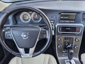 Balts Volvo V60 2011 Viļņa, ar dzinēja tilpumu 2.40 L un nobraukumu 275 tūkst. km par 6800 €, foto 19 vietnē AUTOMOTO.COM.LV