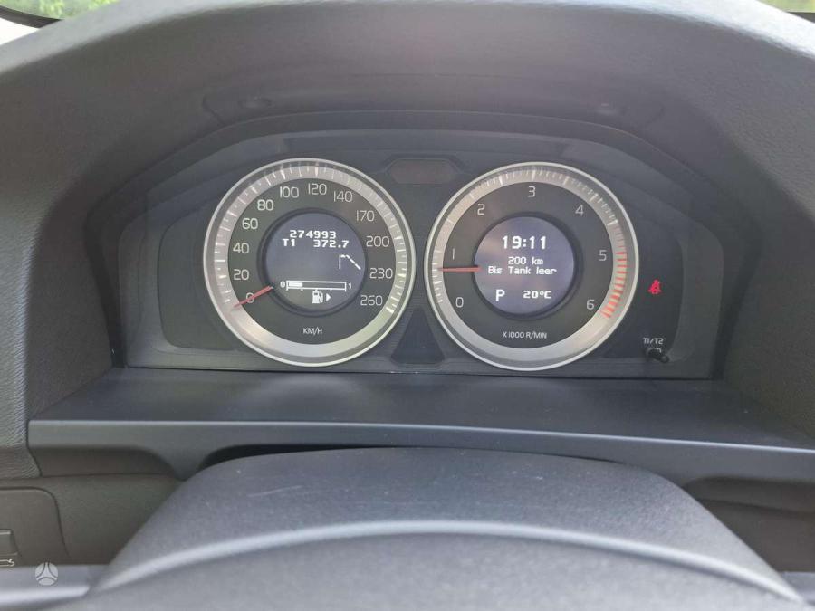 Balts Volvo V60 2011 Viļņa, ar dzinēja tilpumu 2.40 L un nobraukumu 275 tūkst. km par 6800 €, foto 24 vietnē AUTOMOTO.COM.LV