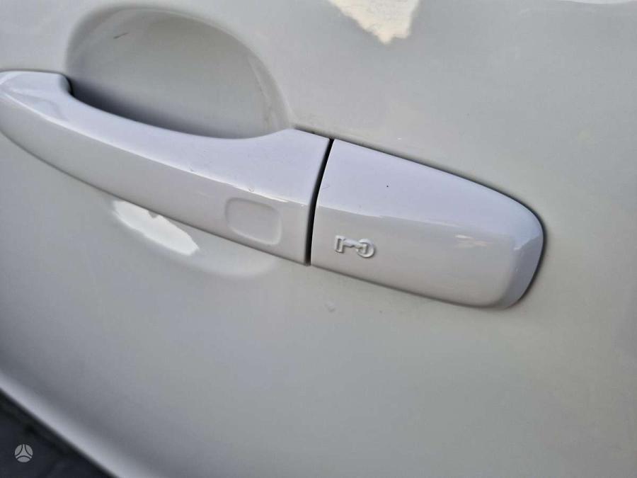 Balts Volvo V60 2011 Viļņa, ar dzinēja tilpumu 2.40 L un nobraukumu 275 tūkst. km par 6800 €, foto 29 vietnē AUTOMOTO.COM.LV