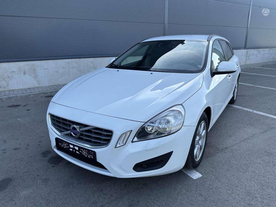 Белый Вольво B60 2011 в Тельшяй, объемом двигателя 2.00 л и пробегом 277 тыс. км за 4500 €, фото 1 на AUTOMOTO.COM.LV