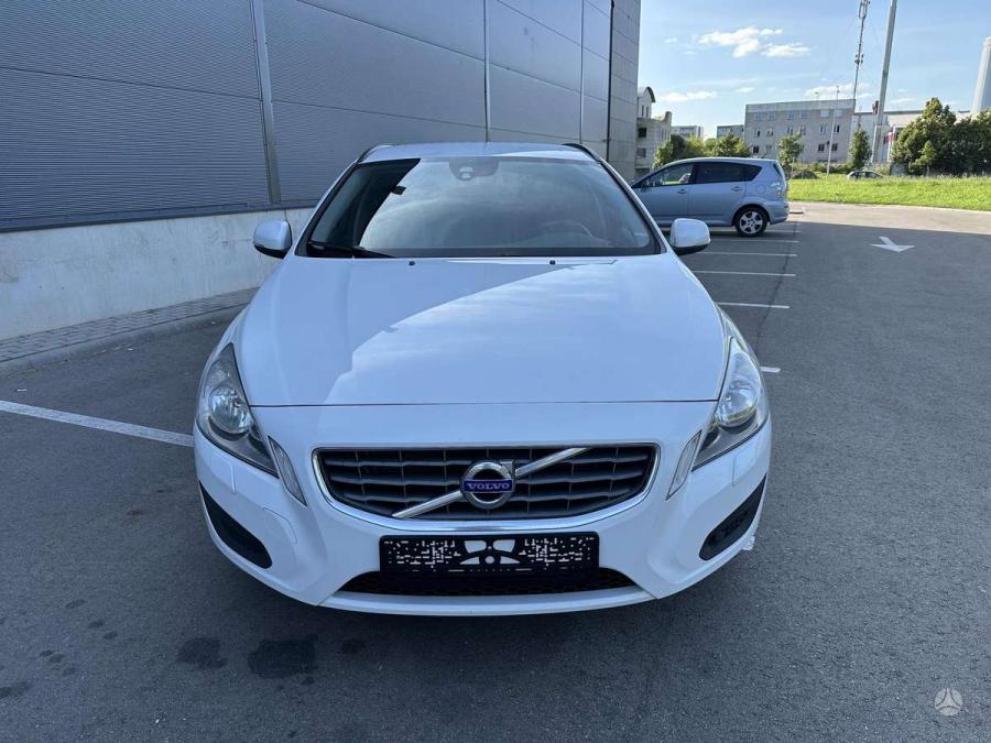 Белый Вольво B60 2011 в Тельшяй, объемом двигателя 2.00 л и пробегом 277 тыс. км за 4500 €, фото 3 на AUTOMOTO.COM.LV