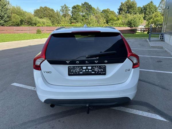 White Volvo V60 2011 in Telschi, with an engine capacity of 2.00 L and mileage of 277 thousand km for 4500 €, photo 6 on AUTOMOTO.COM.LV