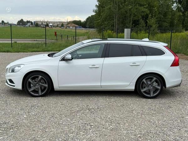 White Volvo V60 2011 in Siauliai, with an engine capacity of 1.98 L and mileage of 306 thousand km for 5750 €, photo 2 on AUTOMOTO.COM.LV