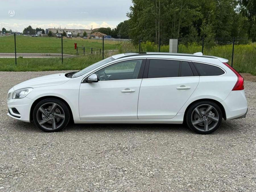 Белый Вольво B60 2011 в Шяуляй, объемом двигателя 1.98 л и пробегом 306 тыс. км за 5750 €, фото 3 на AUTOMOTO.COM.LV