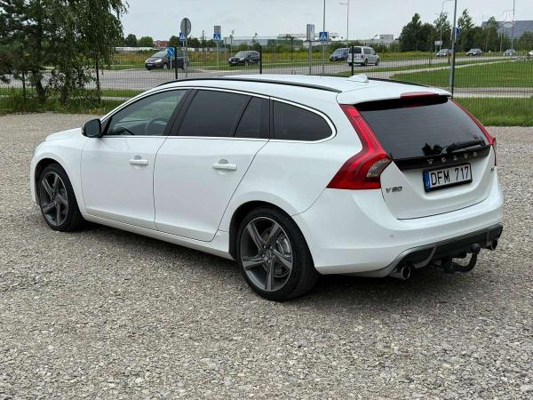 White Volvo V60 2011 in Siauliai, with an engine capacity of 1.98 L and mileage of 306 thousand km for 5750 €, photo 3 on AUTOMOTO.COM.LV