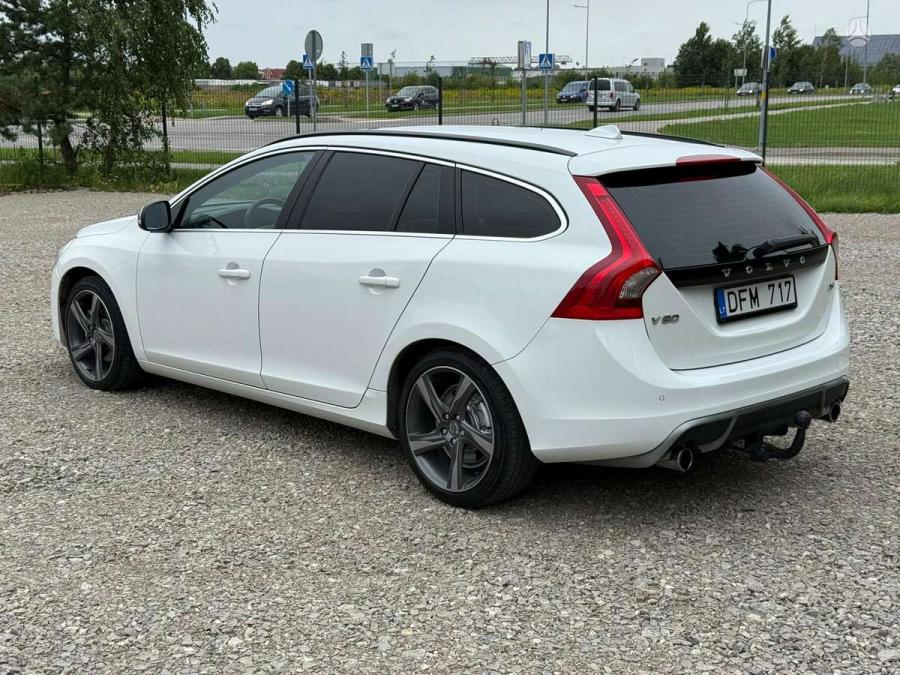 Белый Вольво B60 2011 в Шяуляй, объемом двигателя 1.98 л и пробегом 306 тыс. км за 5750 €, фото 4 на AUTOMOTO.COM.LV