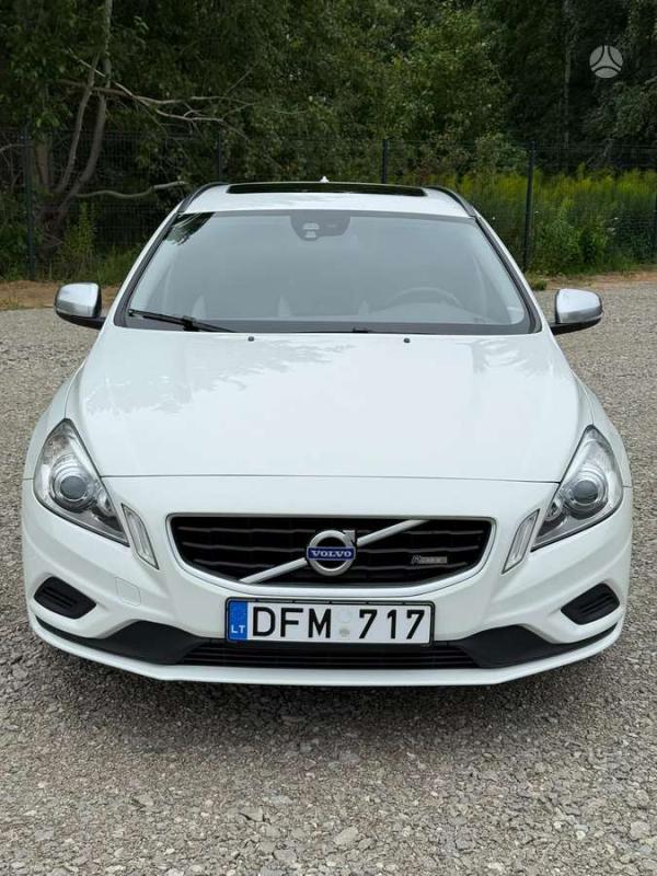White Volvo V60 2011 in Siauliai, with an engine capacity of 1.98 L and mileage of 306 thousand km for 5750 €, photo 8 on AUTOMOTO.COM.LV