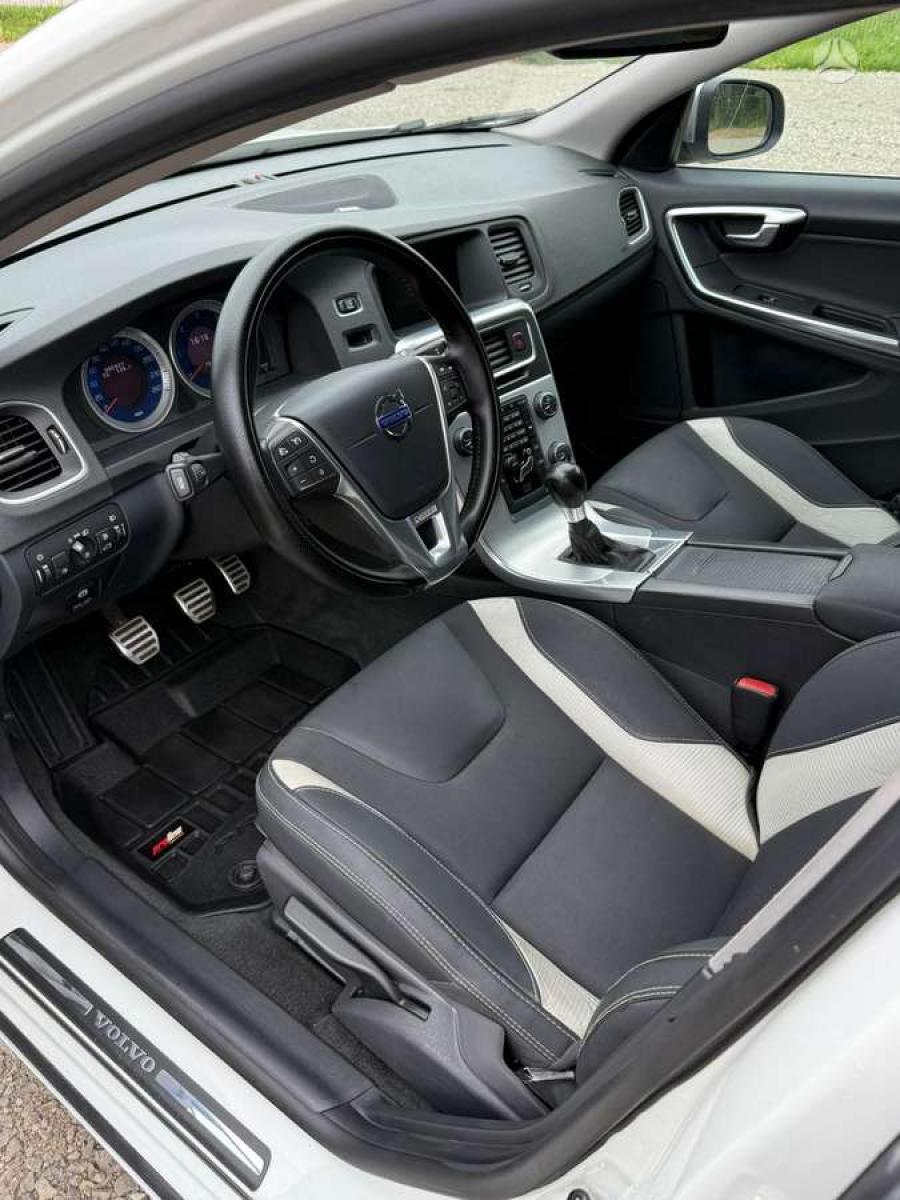 Белый Вольво B60 2011 в Шяуляй, объемом двигателя 1.98 л и пробегом 306 тыс. км за 5750 €, фото 14 на AUTOMOTO.COM.LV