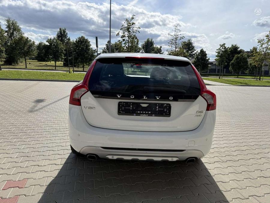 Balts Volvo V60 2011 Šauļi, ar dzinēja tilpumu 2.40 L un nobraukumu 270 tūkst. km par 4950 €, foto 7 vietnē AUTOMOTO.COM.LV