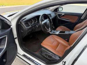 Balts Volvo V60 2011 Šauļi, ar dzinēja tilpumu 2.40 L un nobraukumu 270 tūkst. km par 4950 €, foto 12 vietnē AUTOMOTO.COM.LV