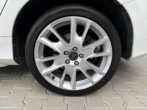 Balts Volvo V60 2011 Šauļi, ar dzinēja tilpumu 2.40 L un nobraukumu 270 tūkst. km par 4950 €, foto 15 vietnē AUTOMOTO.COM.LV