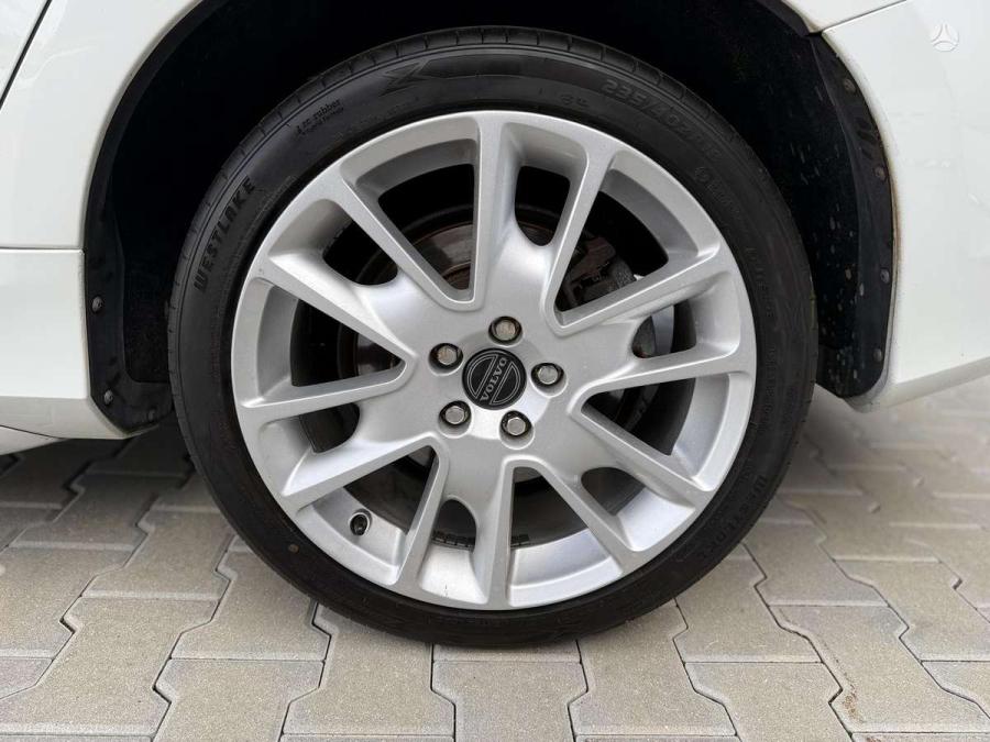 Balts Volvo V60 2011 Šauļi, ar dzinēja tilpumu 2.40 L un nobraukumu 270 tūkst. km par 4950 €, foto 15 vietnē AUTOMOTO.COM.LV