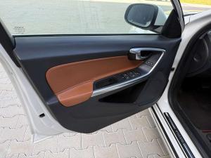 Balts Volvo V60 2011 Šauļi, ar dzinēja tilpumu 2.40 L un nobraukumu 270 tūkst. km par 4950 €, foto 16 vietnē AUTOMOTO.COM.LV