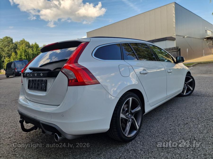 Balts Volvo V60 2011 Tartu, ar dzinēja tilpumu 1.60 L un nobraukumu 232 tūkst. km par 6890 €, foto 10 vietnē AUTOMOTO.COM.LV
