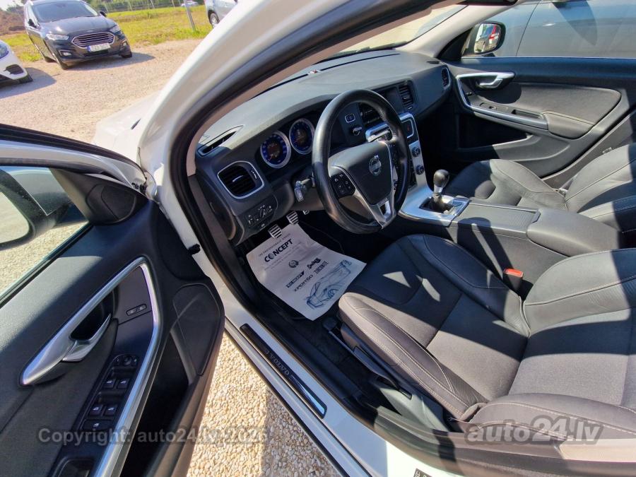 Balts Volvo V60 2011 Tartu, ar dzinēja tilpumu 1.60 L un nobraukumu 232 tūkst. km par 6890 €, foto 13 vietnē AUTOMOTO.COM.LV