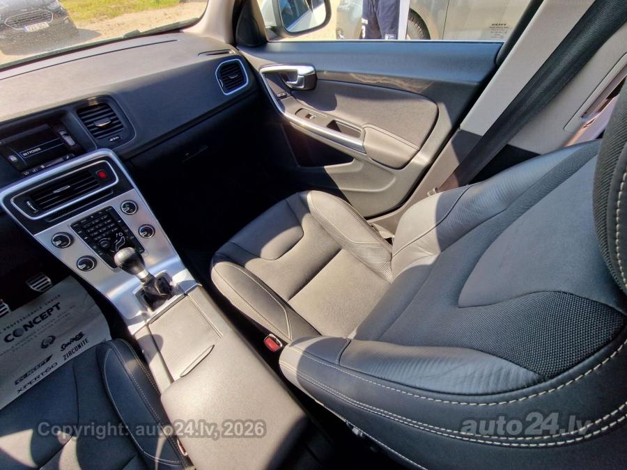 Balts Volvo V60 2011 Tartu, ar dzinēja tilpumu 1.60 L un nobraukumu 232 tūkst. km par 6890 €, foto 23 vietnē AUTOMOTO.COM.LV