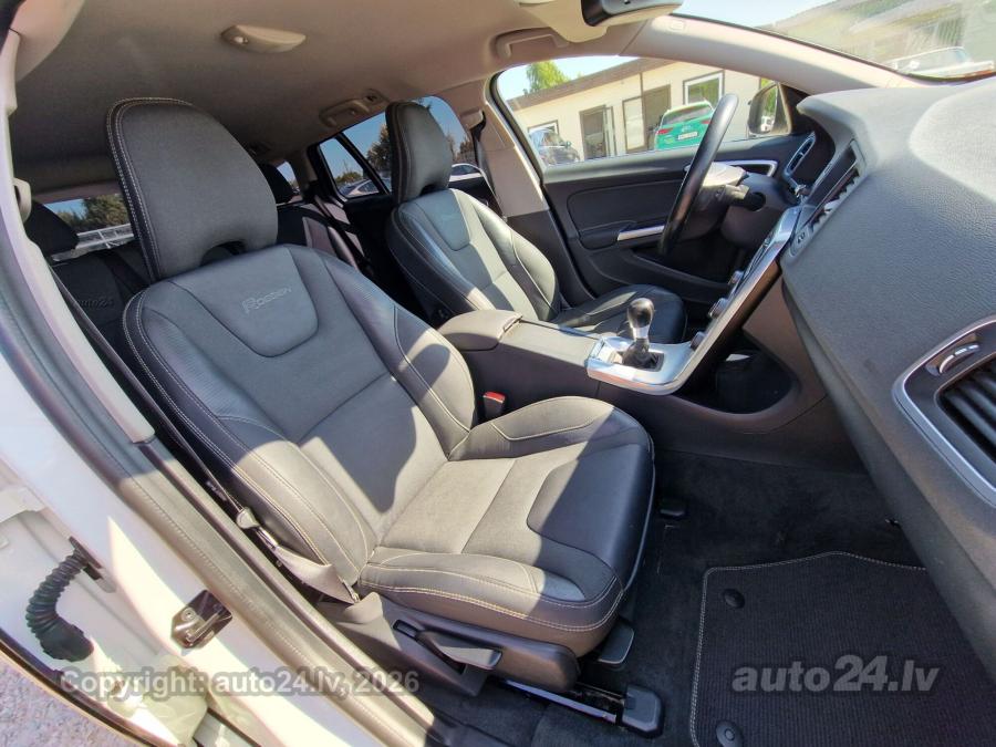 Balts Volvo V60 2011 Tartu, ar dzinēja tilpumu 1.60 L un nobraukumu 232 tūkst. km par 6890 €, foto 24 vietnē AUTOMOTO.COM.LV