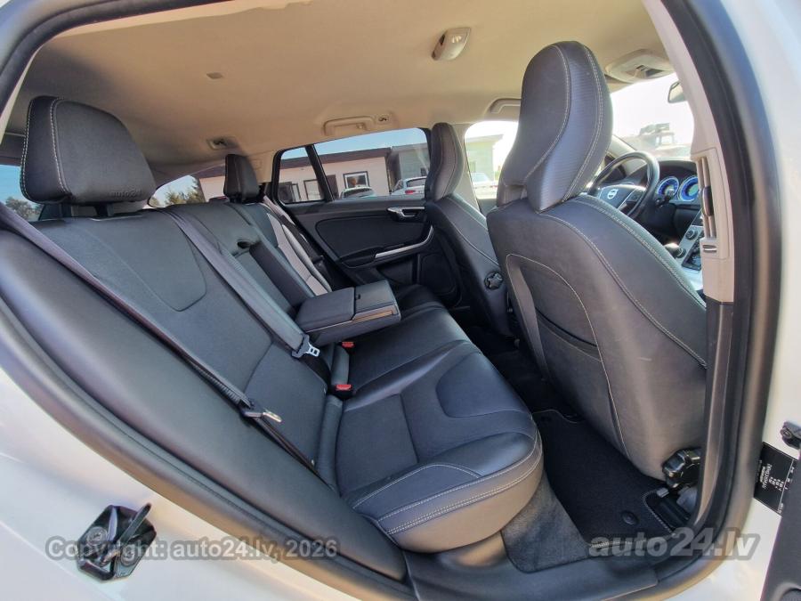Balts Volvo V60 2011 Tartu, ar dzinēja tilpumu 1.60 L un nobraukumu 232 tūkst. km par 6890 €, foto 26 vietnē AUTOMOTO.COM.LV