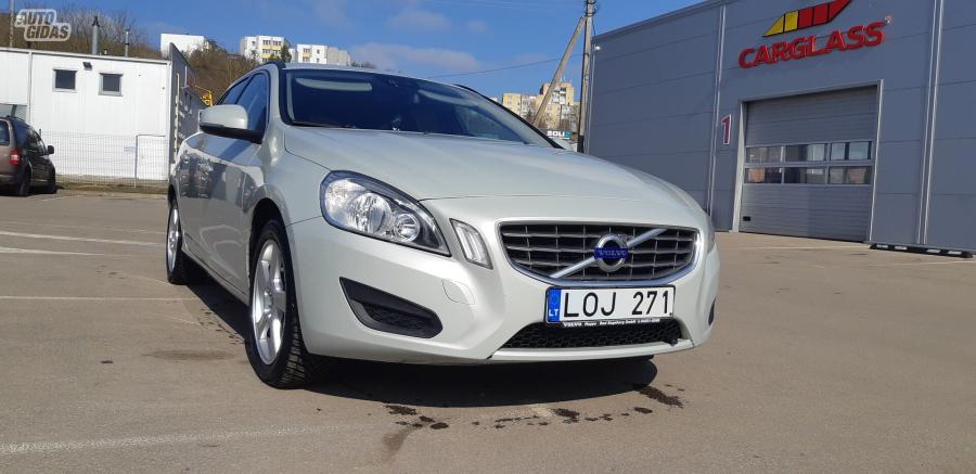 Balts Volvo V60 2011 Jonava, ar dzinēja tilpumu 2.00 L un nobraukumu 305 tūkst. km par 5300 €, foto 1 vietnē AUTOMOTO.COM.LV