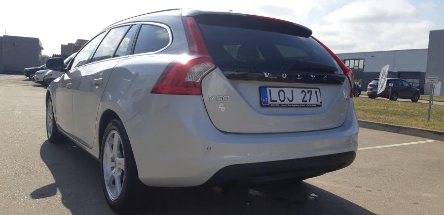 Balts Volvo V60 2011 Jonava, ar dzinēja tilpumu 2.00 L un nobraukumu 305 tūkst. km par 5300 €, foto 5 vietnē AUTOMOTO.COM.LV