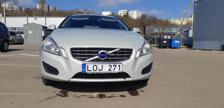 Balts Volvo V60 2011 Jonava, ar dzinēja tilpumu 2.00 L un nobraukumu 305 tūkst. km par 5300 €, foto 6 vietnē AUTOMOTO.COM.LV