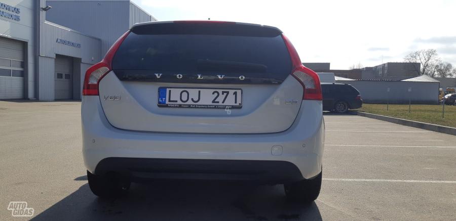 Balts Volvo V60 2011 Jonava, ar dzinēja tilpumu 2.00 L un nobraukumu 305 tūkst. km par 5300 €, foto 7 vietnē AUTOMOTO.COM.LV
