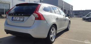 Balts Volvo V60 2011 Jonava, ar dzinēja tilpumu 2.00 L un nobraukumu 305 tūkst. km par 5300 €, foto 9 vietnē AUTOMOTO.COM.LV