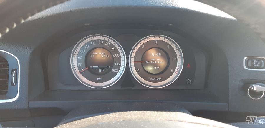 Balts Volvo V60 2011 Jonava, ar dzinēja tilpumu 2.00 L un nobraukumu 305 tūkst. km par 5300 €, foto 23 vietnē AUTOMOTO.COM.LV