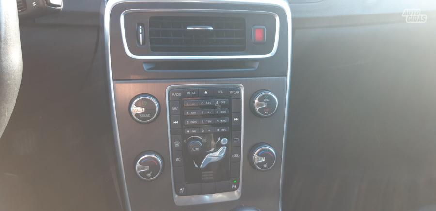Balts Volvo V60 2011 Jonava, ar dzinēja tilpumu 2.00 L un nobraukumu 305 tūkst. km par 5300 €, foto 26 vietnē AUTOMOTO.COM.LV