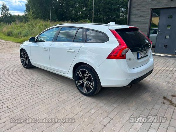 White Volvo V60 2011 in Tartu, with an engine capacity of 1.60 L and mileage of 389 thousand km for 4900 €, photo 1 on AUTOMOTO.COM.LV