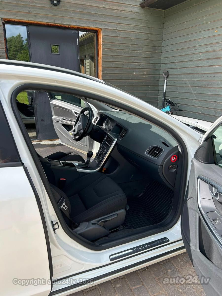 Balts Volvo V60 2011 Tartu, ar dzinēja tilpumu 1.60 L un nobraukumu 389 tūkst. km par 4900 €, foto 7 vietnē AUTOMOTO.COM.LV