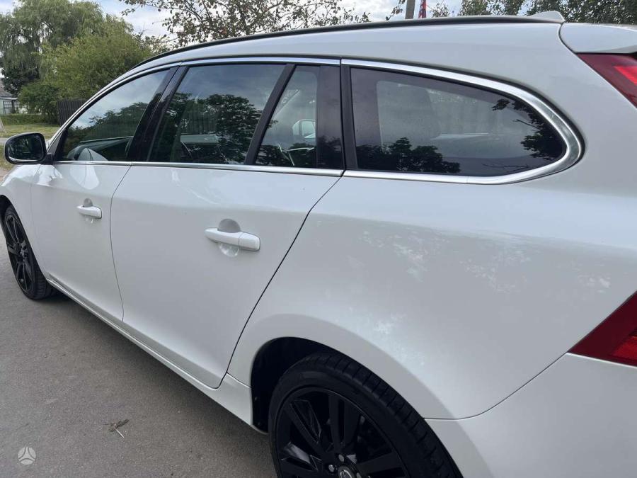 Balts Volvo V60 2011 Prienai, ar dzinēja tilpumu 1.98 L un nobraukumu 275 tūkst. km par 4999 €, foto 4 vietnē AUTOMOTO.COM.LV